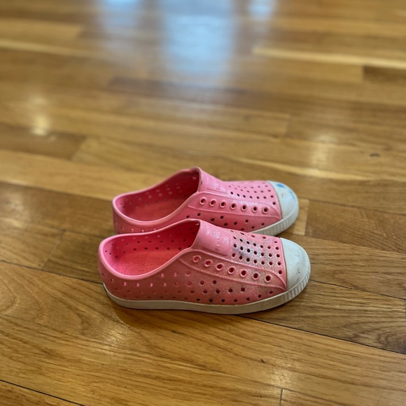 Native | Shoes | Native Pink And White Sandals With Perforated Design ...